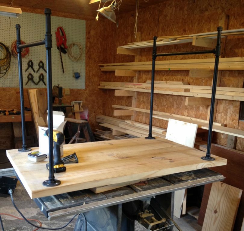 How to Build the Easiest Desk Ever