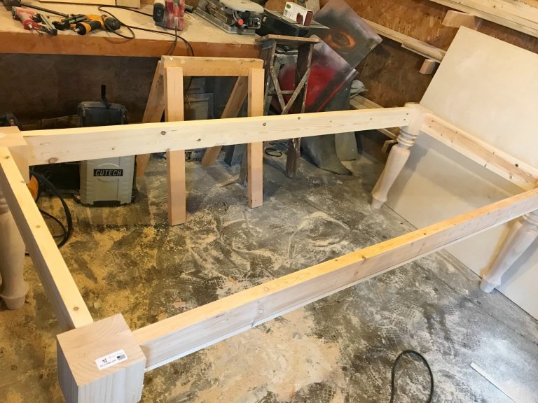 DIY Farmhouse Dining Table --Free Plans and Tutorial