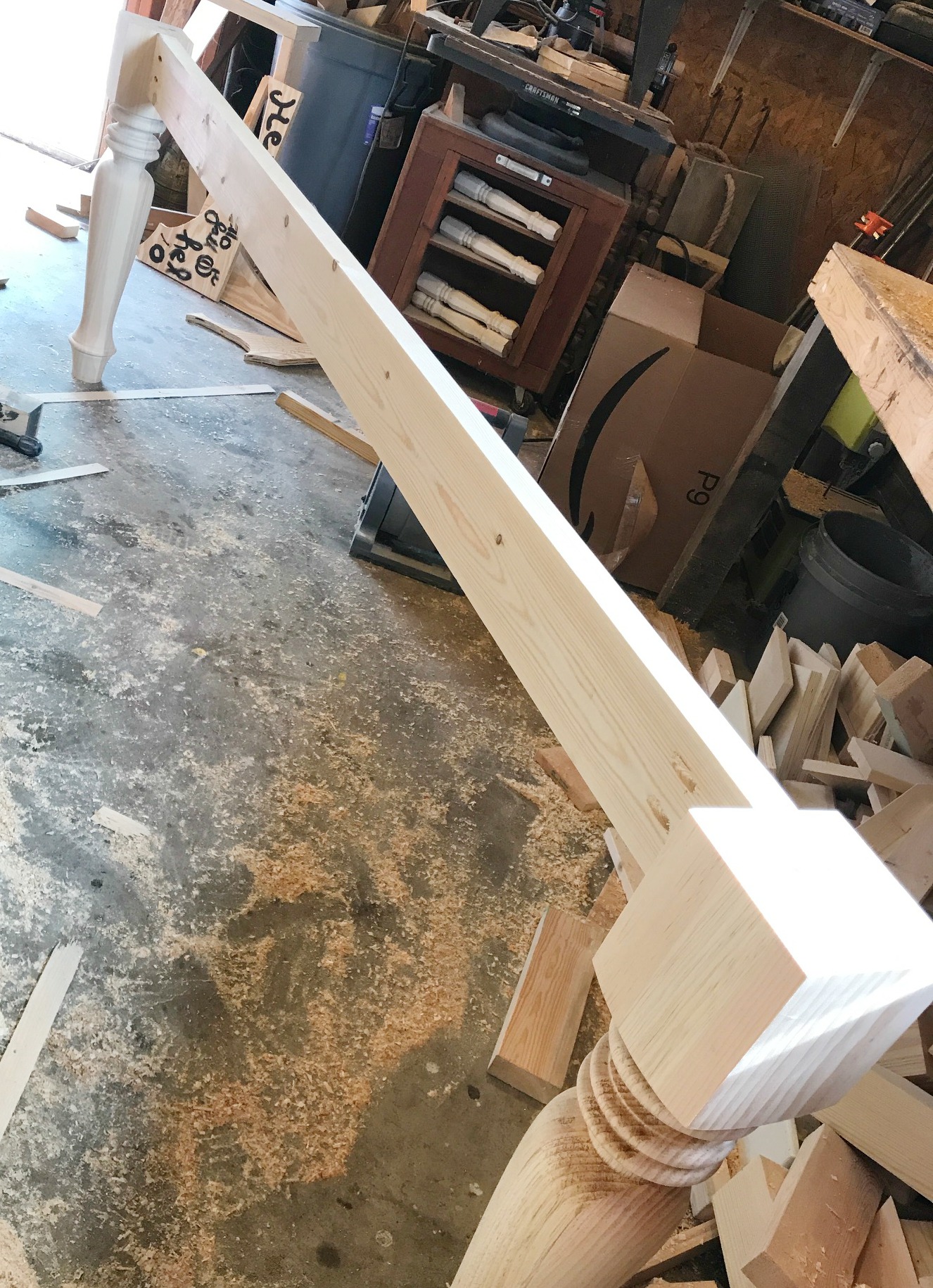 DIY Farmhouse Dining Table --Free Plans and Tutorial