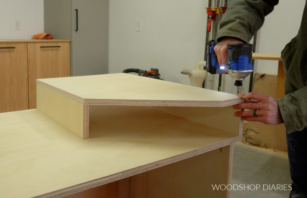 DIY Mobile Miter Saw Station with Storage | BUILDING PLANS